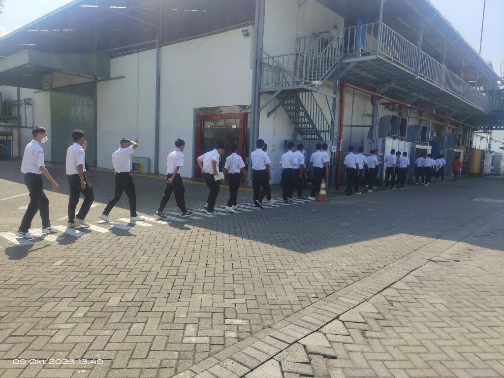 Mengenal Dunia Industri Melalui Kunjungan Industri Peserta Didik Kelas ...